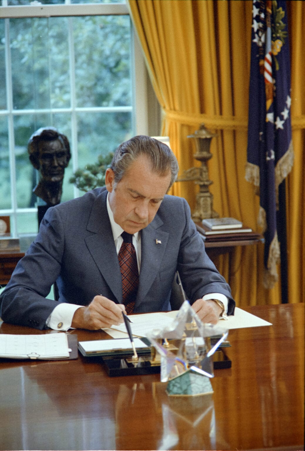 Walter Annenberg embarked on his successful run as U.S. ambassador to ...