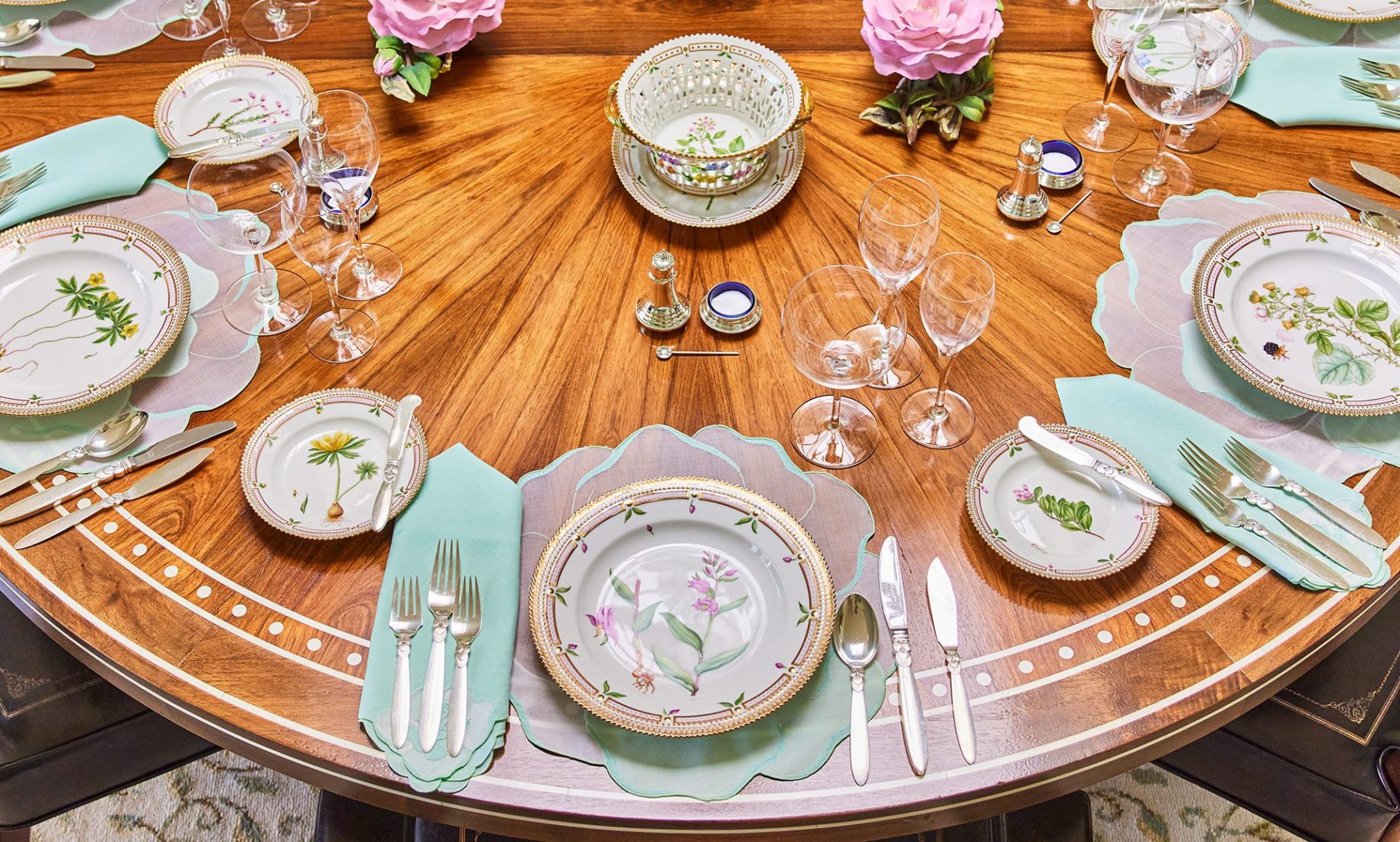 Flawless dinnerware, table settings put the Annenberg reputation for ...